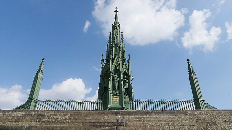 Führungen durch das Sockelgeschoss des Schinkel-Denkmals auf dem ...